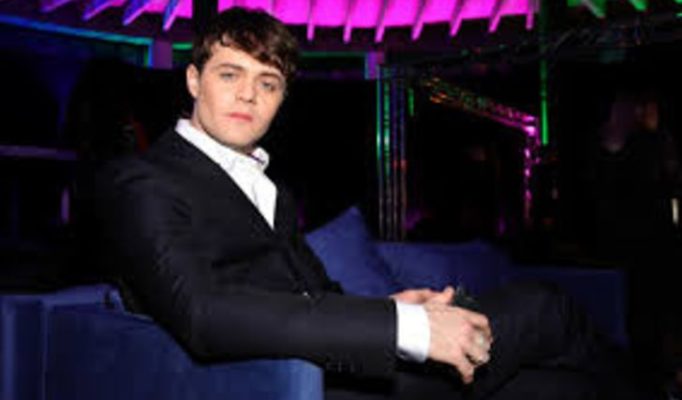 Is Joey Batey Dating Anyone? 1-