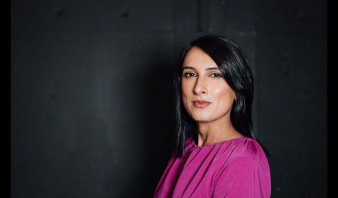 Robin Gill Net Worth, Career, Salary, Earnings, Married, Education!