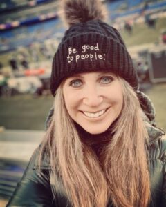 Laura Okmin - Age, Bio, Wiki, Net Worth, Salary, NFL